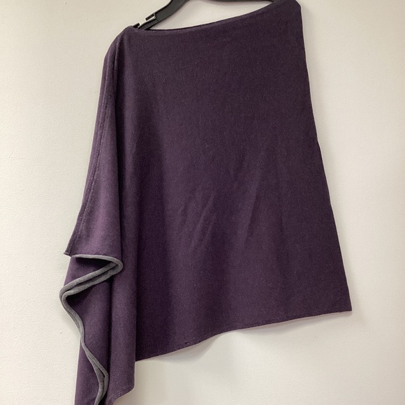 G9C | Sweaters | Beautiful Neck Opening One Side Poncho 2 Tone Colors N ...